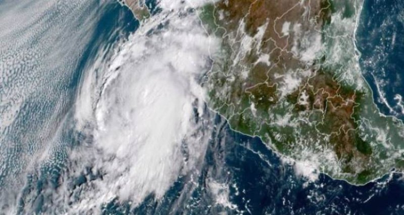 Huracán Rick se acerca a las costas de México y amenaza con ...