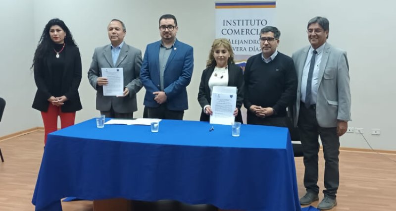 Santo Tomás firma convenio de articulación con el Instituto Comercial ...
